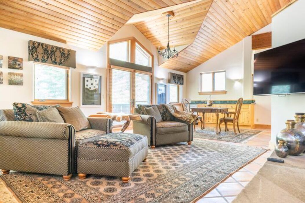 Stunning Mountainside Home In West Vail - Vail, CO