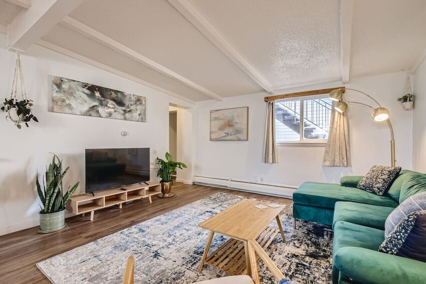 15 Minutes To Red Rocks|wfh Set-up |Remodeled Apt - Golden, CO