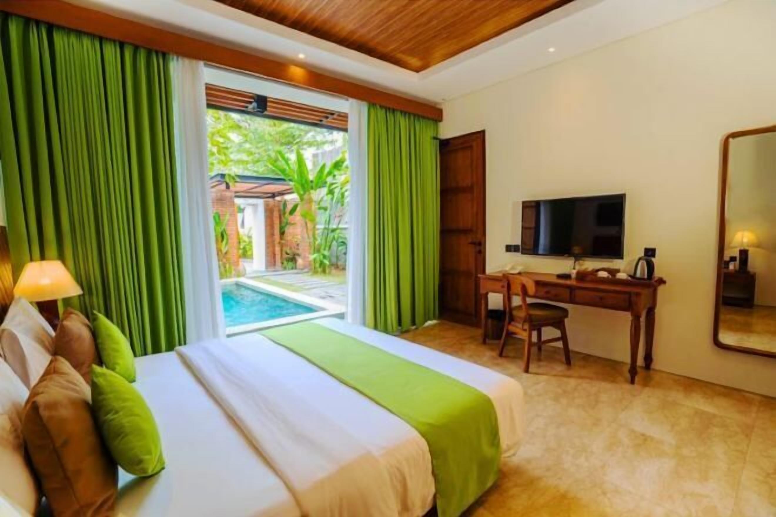 Roupa de alta qualidade, cofre no quarto, secretária 