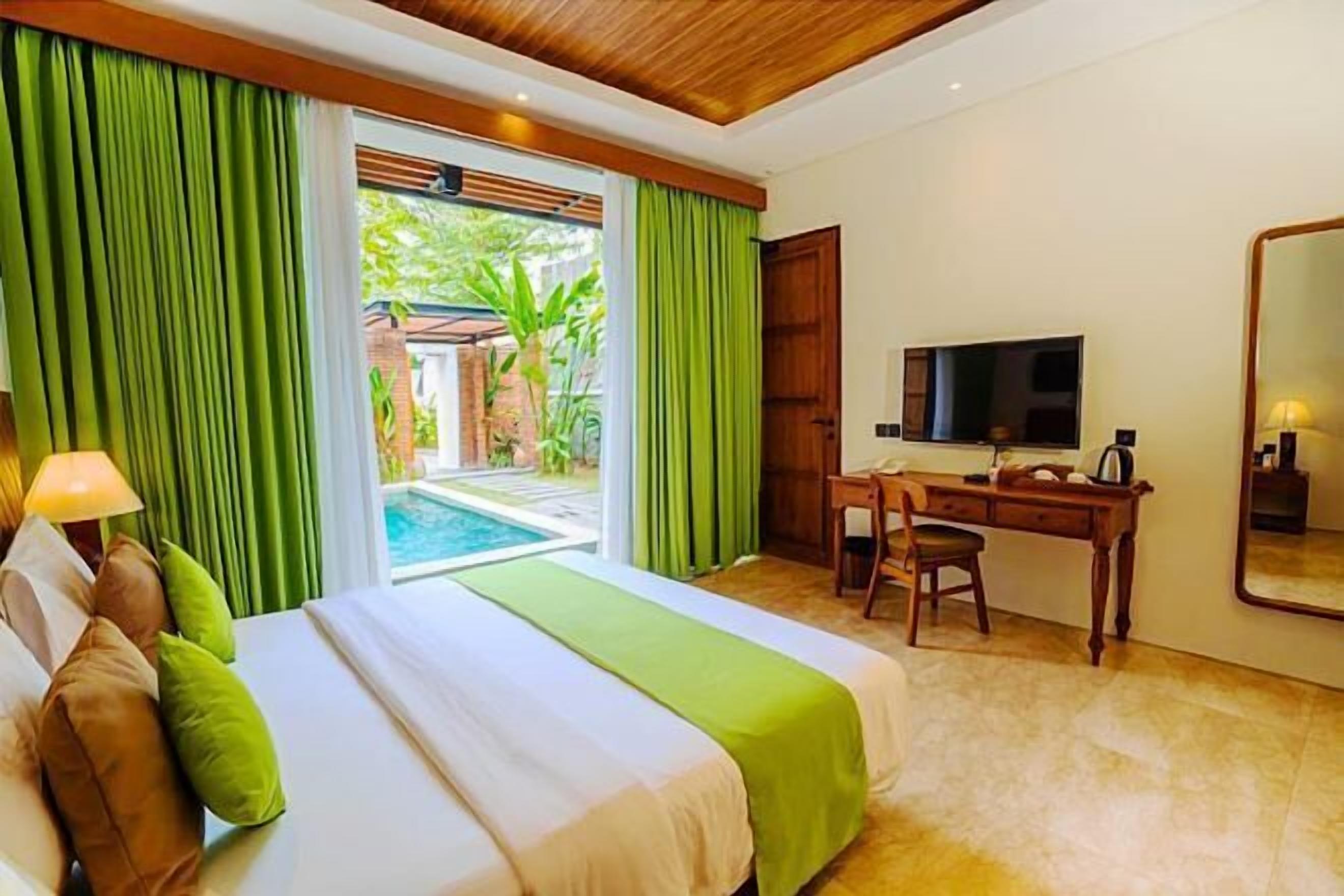 Roupa de alta qualidade, cofre no quarto, secretária 