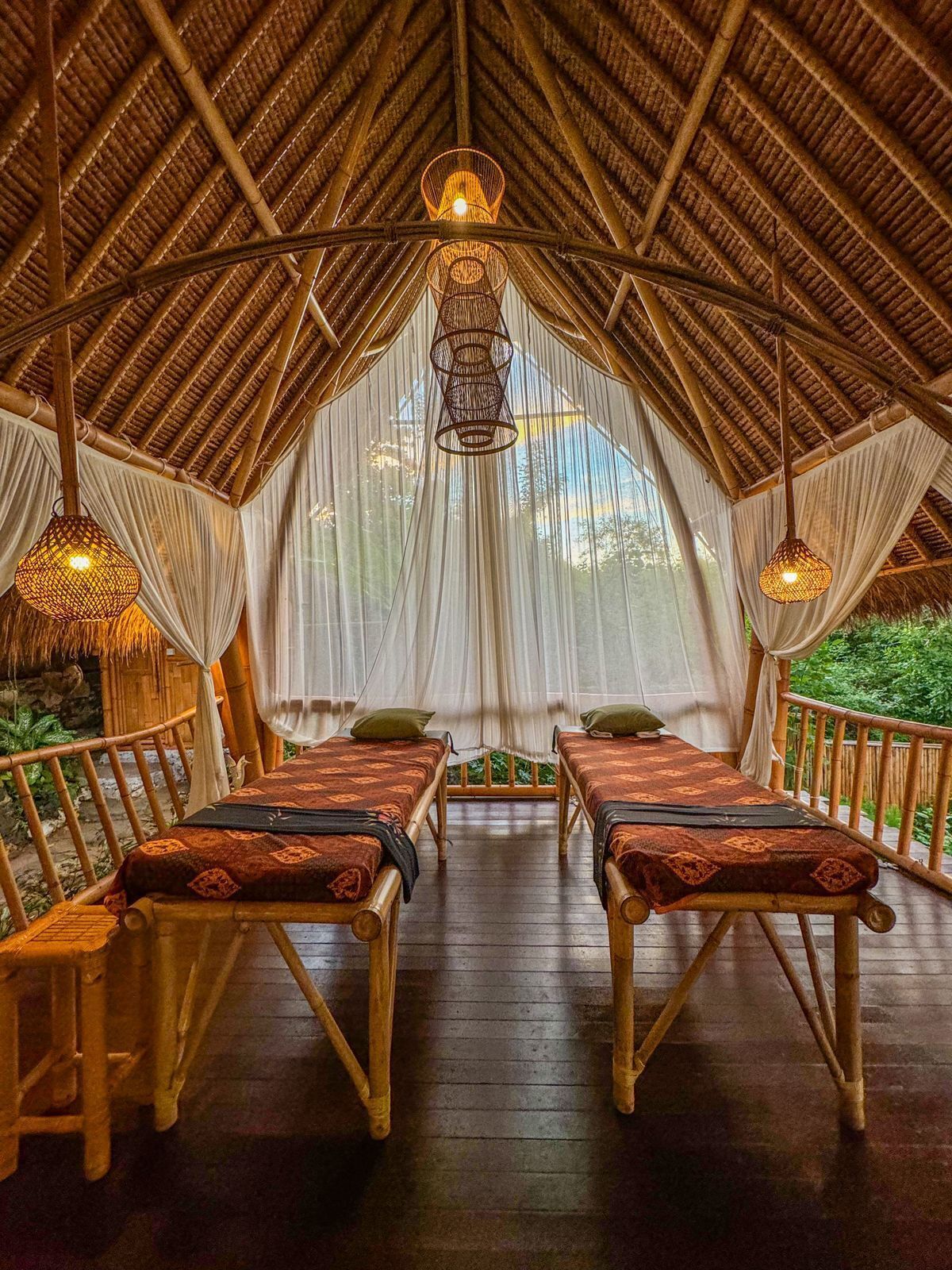 Massagens de pedras quentes, massagens tailandesas, massagens 