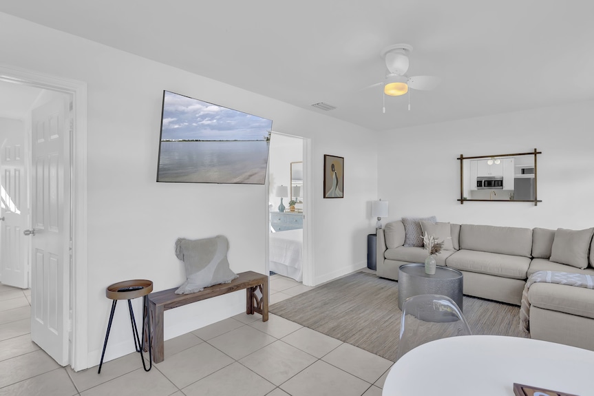 3-bedroom-2 Full Bath Beach House Mnts To Central Beach & Downtown - Vero Beach, FL