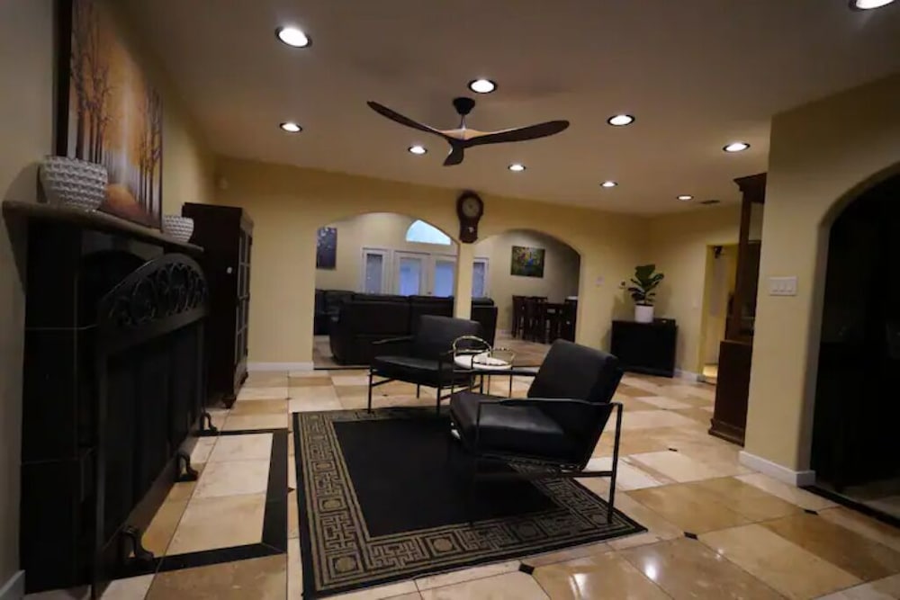 Romantic Hills View W/ Hot Tub - Norwalk, CA