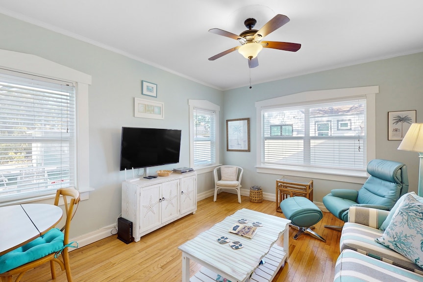 Dog-friendly Duplex With Outdoor Living Area - Walk To Beach/downtown - ベニス, FL