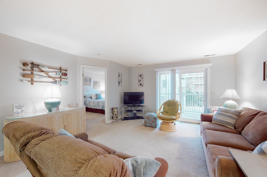 Coastal Condo With A Private Washer/dryer, Central Ac, And A Shared Pool - Ocean City, MD