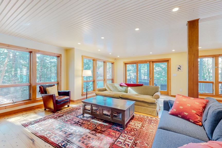 Countryside, Lakefront Cabin With Kayaks, Balcony, & Fast Wifi - 우드스톡