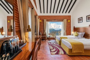 Quarto duplo luxo | Roupas de cama antialérgicas, escrivaninha, Wi-Fi de cortesia