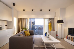 Suite Júnior | Cozinha privada | Um frigorífico, um micro-ondas, um forno, uma placa de cozinha 