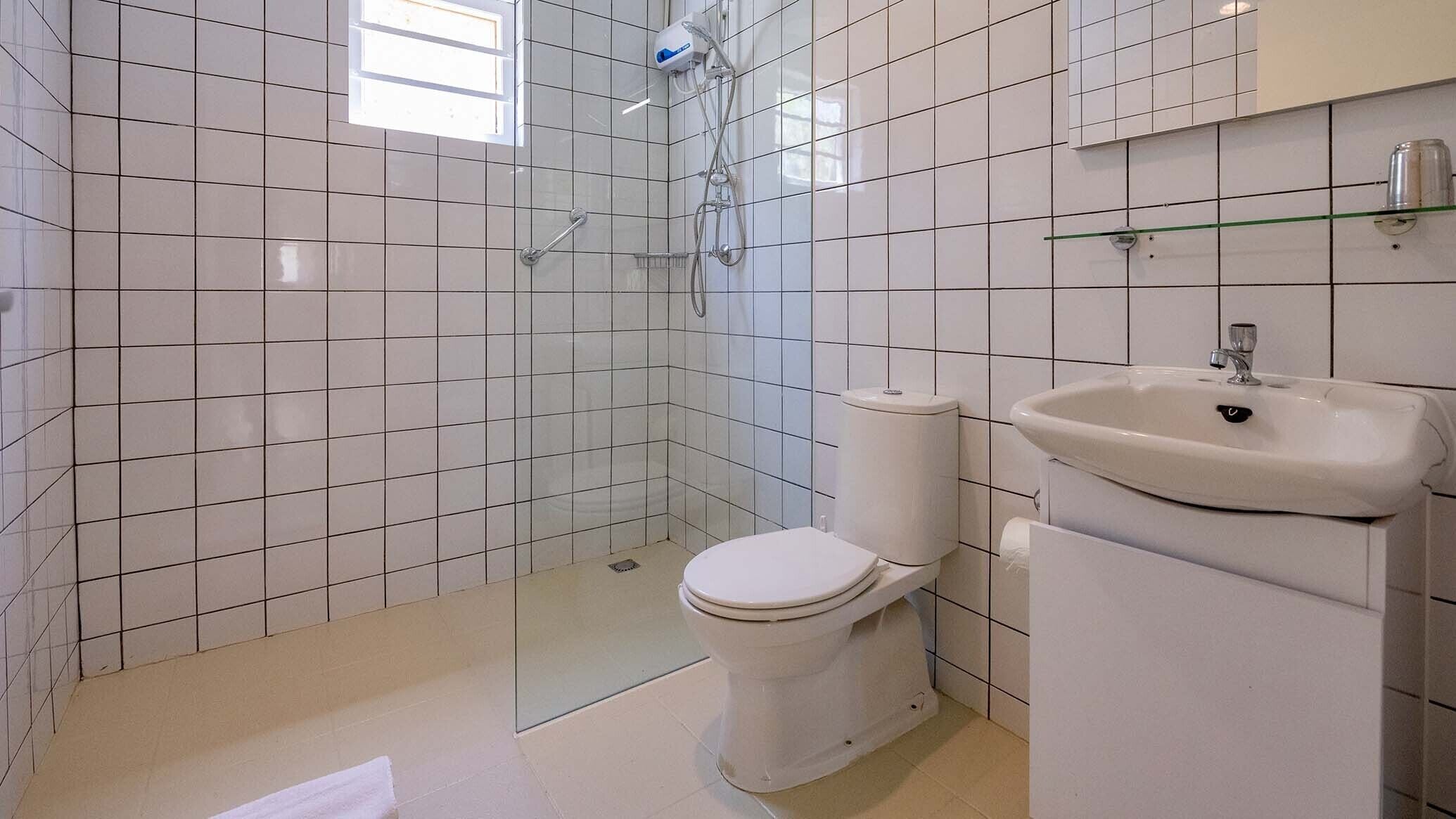 Toalhas de banho, papel higiênico