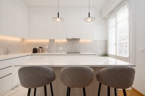 Apartamento de Luxo, 4 quartos, terraço, no canto | Cozinha privada | Um frigorífico, um micro-ondas, um forno, uma placa de cozinha 