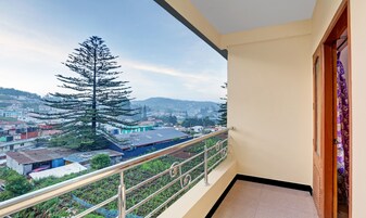 Escrivaninha, ferros/tábuas de passar roupa