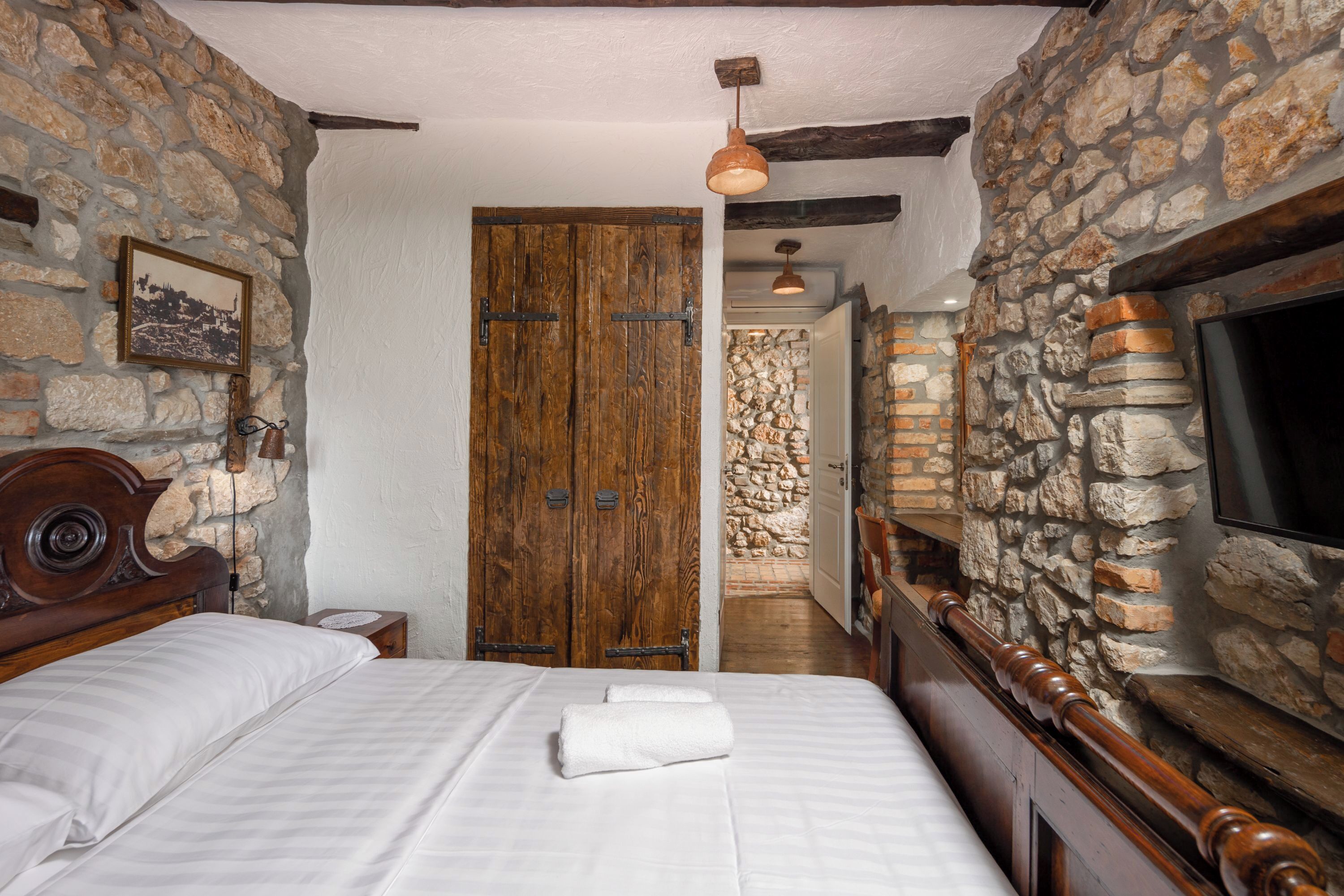 5 quartos, Wi-Fi de cortesia, roupa de cama