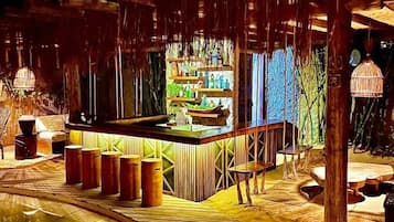 Bar à beira da piscina