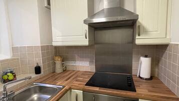 Estúdio | Cozinha privada | Um frigorífico, um micro-ondas, um forno, uma placa de cozinha