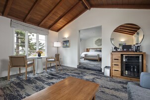 Carmel Point Suite | Sala de estar | Televisor 