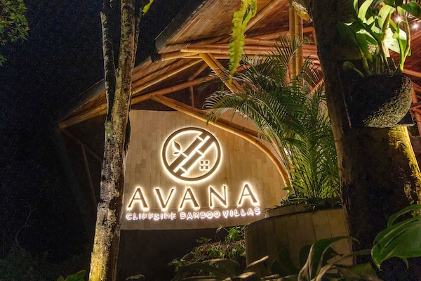 The Floating Treehouse Villa By Avana - A Dreamy Treehouse With A View - Sidemen