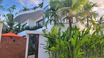 Vila superluxo, 3 quartos, piscina particular | Vista para o resort