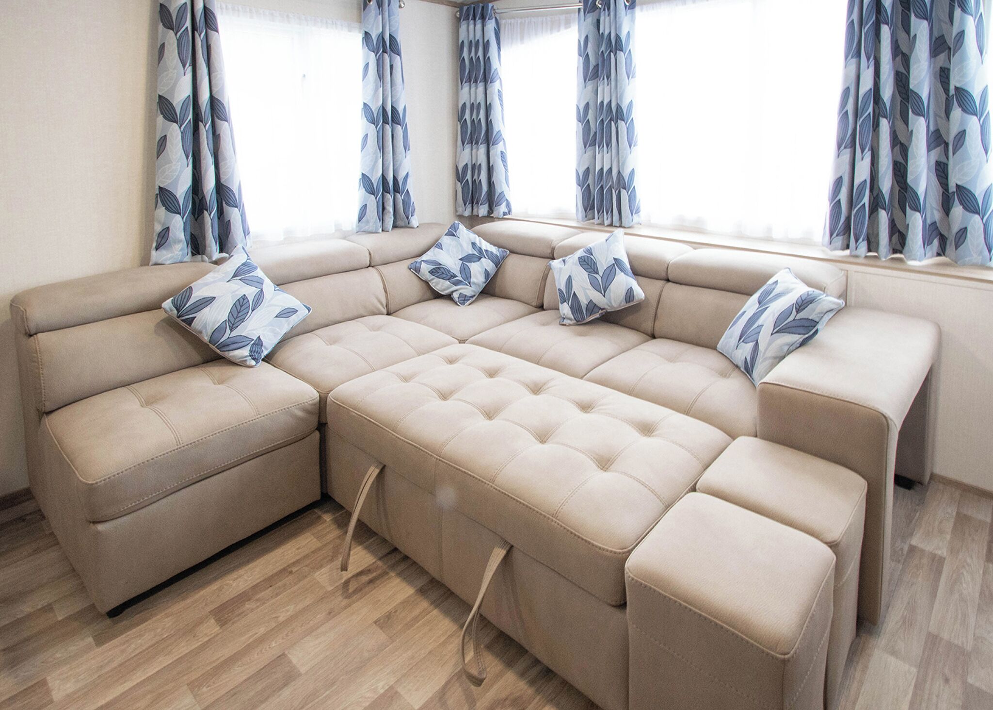 12ft-wide Caravan With One Double With En Suite Bathroom And One Twin Bedroom. - Mudeford
