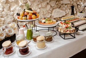 Pequeno-almoço takeaway diário (89 PLN por pessoa) 