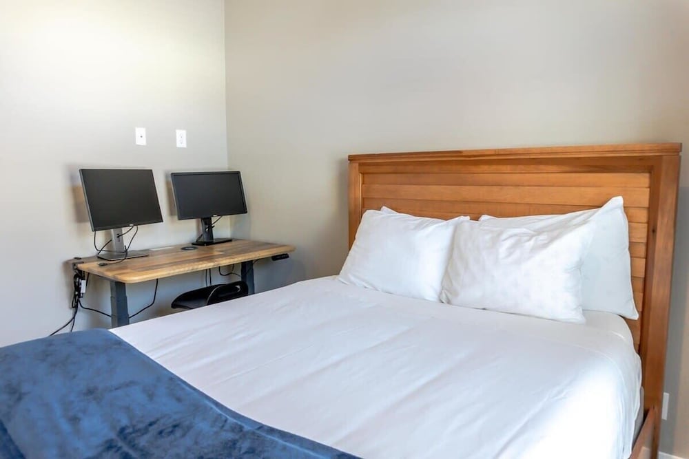 2br Riverside Chalet, Near Trails - Colorado
