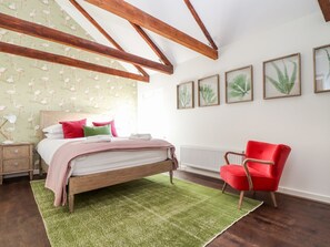 2 quartos, com decoração personalizada, com mobília individualizada 