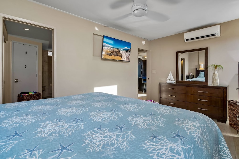 Ocean Front With Ocean View! AC, King Bed, 2 Bath! - Kihei | Vrbo