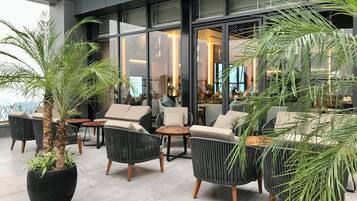 Bar junto à piscina