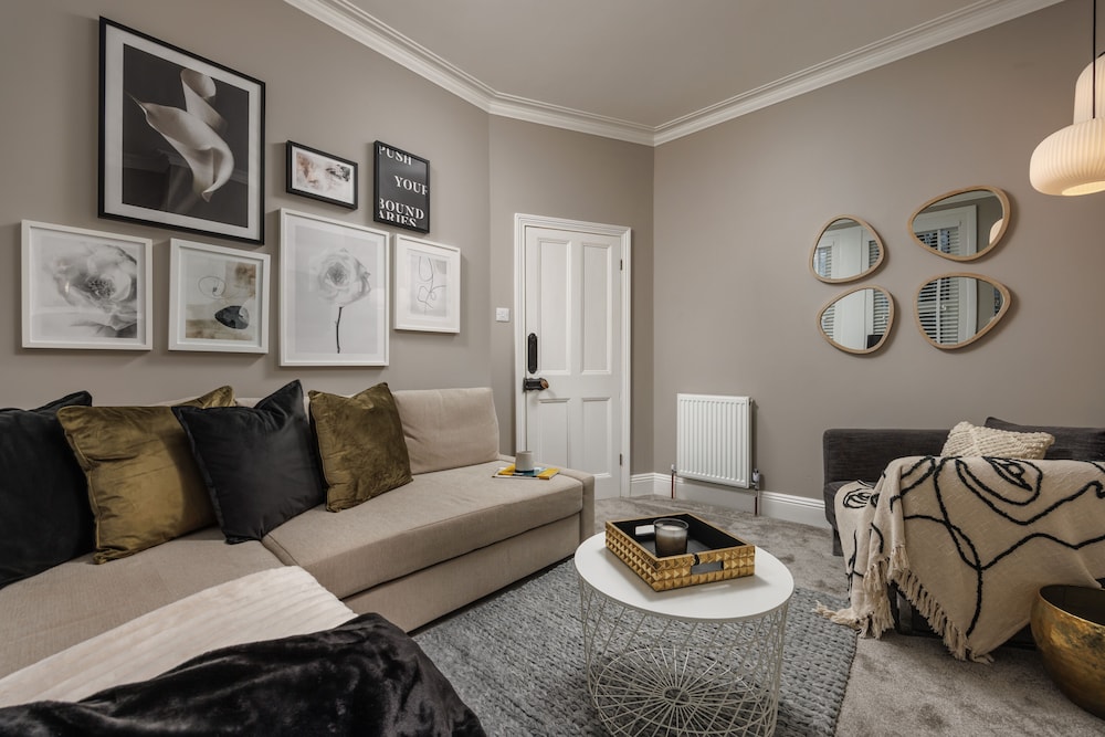 Beautiful 3 Bed House - Habita Property - Plymouth