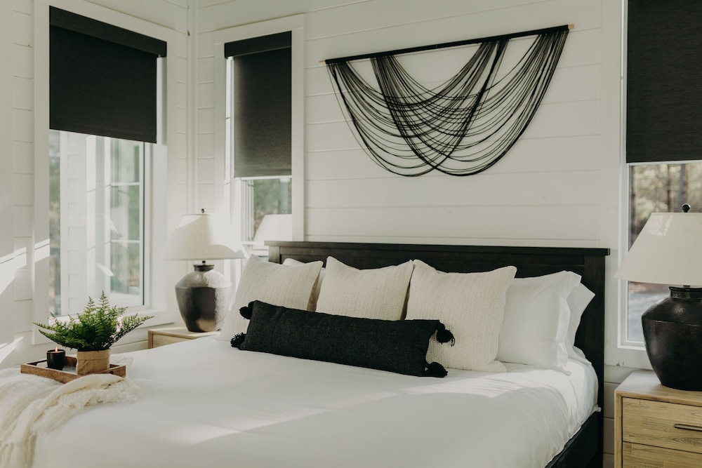 New modern cabin, high-end luxury meets family friendly comfort, sleeps ...