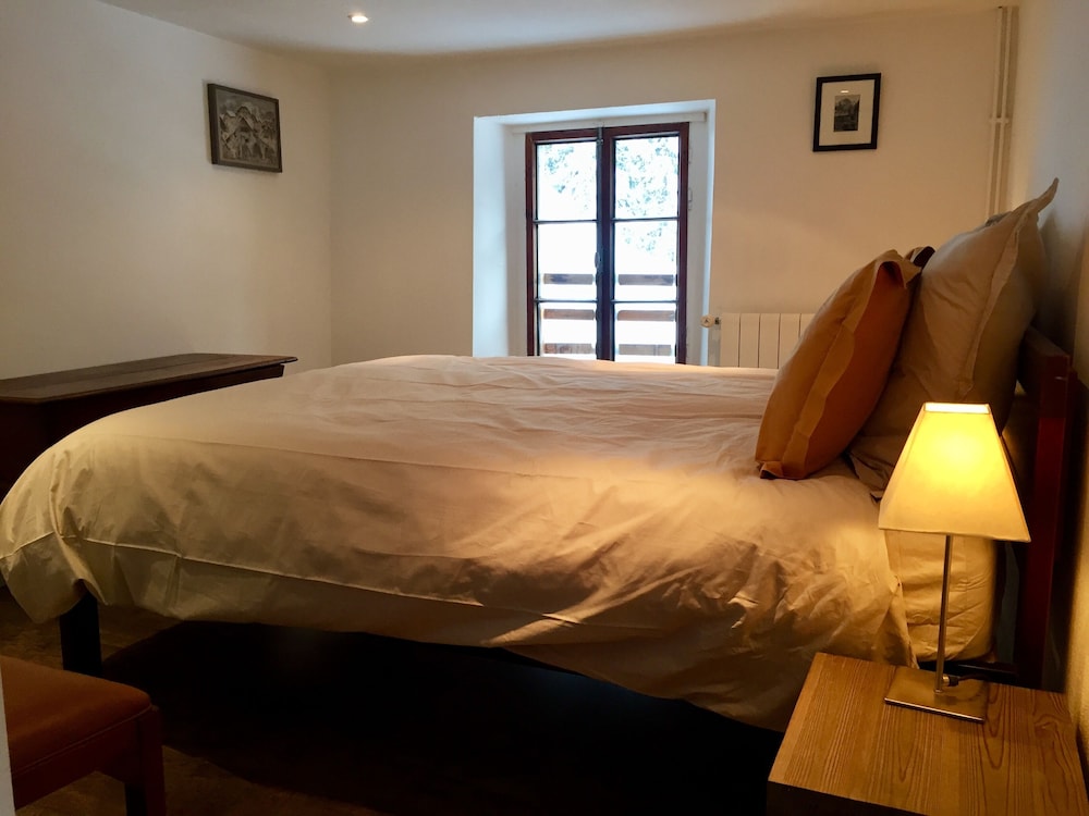 Authentic Stone And Larch Chalet / 350 M From The Gondola 8/9 Persons 90 M² / 430 Sq. Ft. - Vallorcine