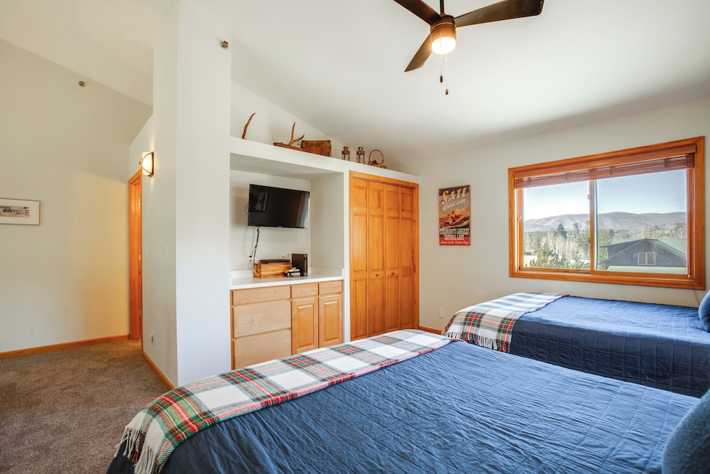 Steps to Grand Lake: New Deck at The Innlet Condo - Grand Lake | Vrbo
