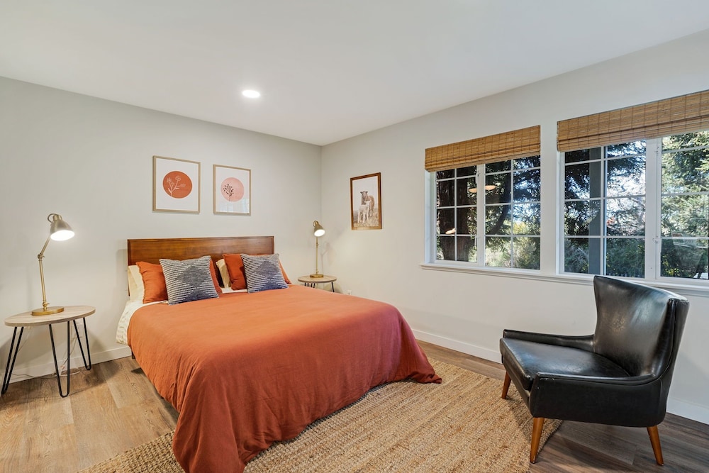 Rustic Modern Cottage On 2 Acres--minutes From Mendocino Village - Mendocino, CA