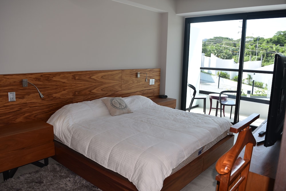 Beautiful Beach front Condo with pool and Espectacular ocean views ...