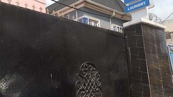 Fachada da propriedade