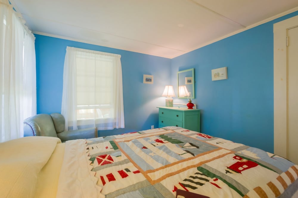 Walk To East Sandwich Beach From This Cute Cottage On The Corner Of Ploughed Neck Road - Cape Cod, MA