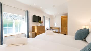 5 quartos, com decoração personalizada, com mobília individualizada