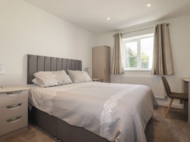 3 quartos, com decoração personalizada, com mobília individualizada