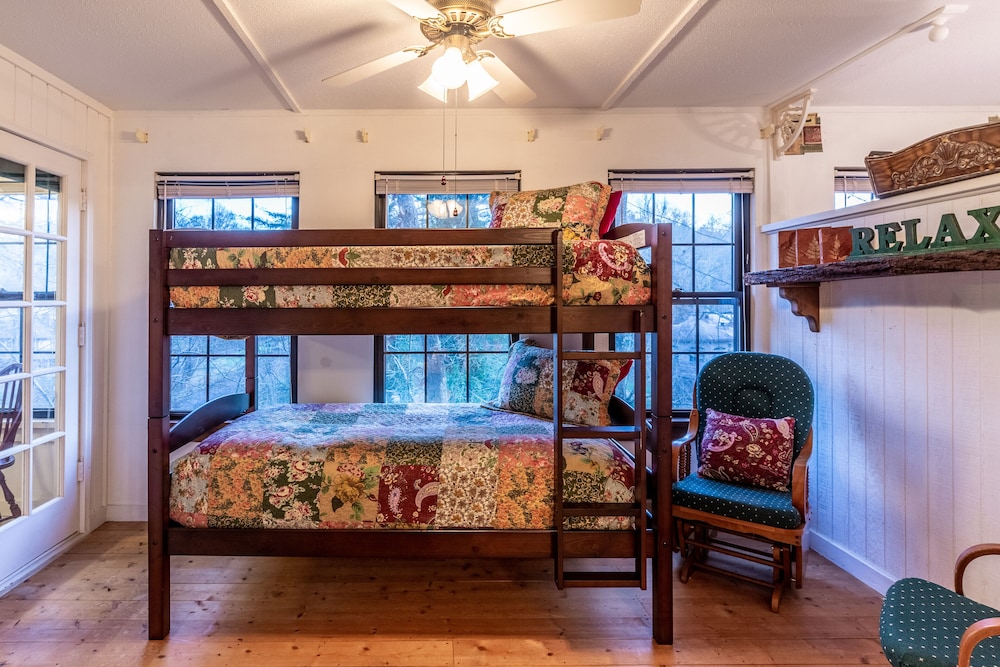2-story Waterfront Home With Mountain & Creek Views, Decks, Grill, Fireplace, Ac - Franklin, NC