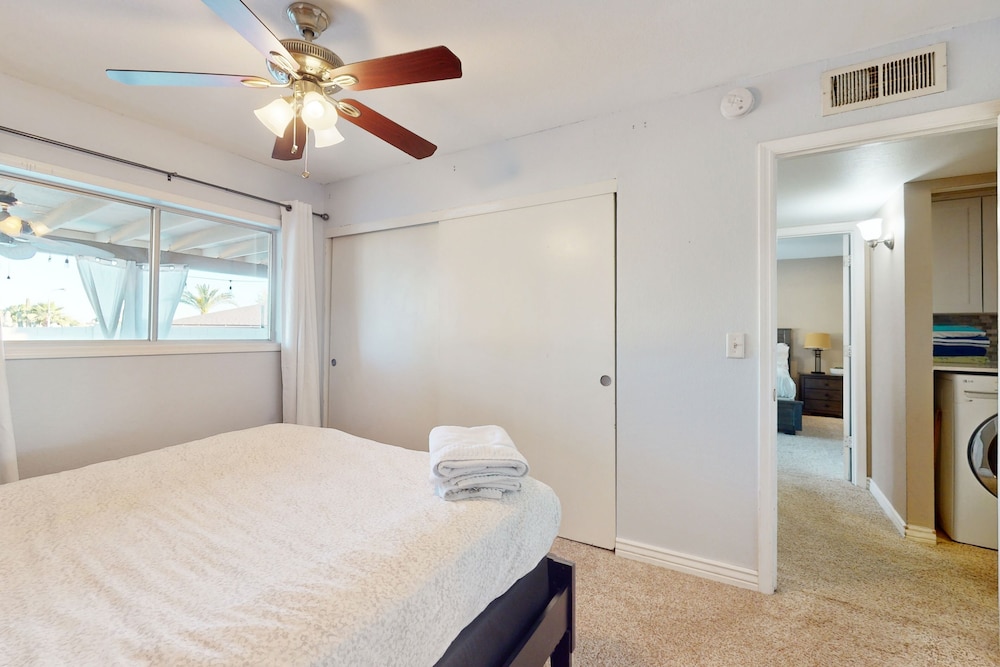 Charming, Dog-friendly Home Only Minutes To Old Town With Pool & Custom Bar - Scottsdale, AZ