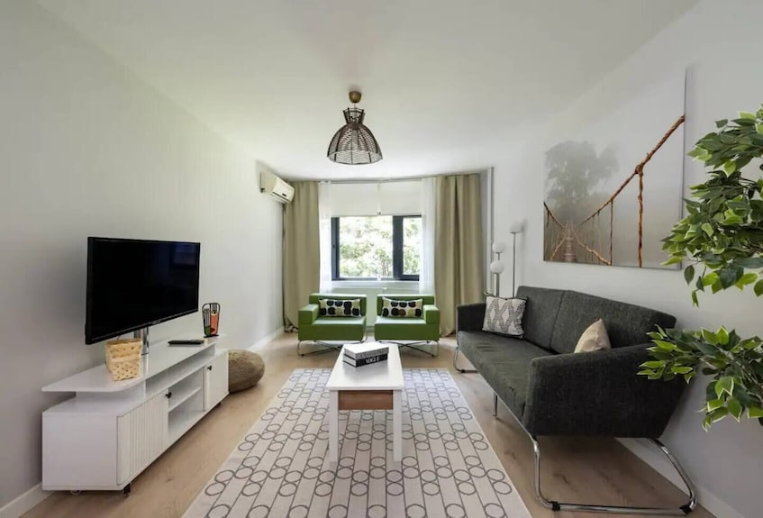 This Apartment Is A 2 Bedroom(s), 1 Bathrooms, Located In şIşli, İstanbul. - Maslak
