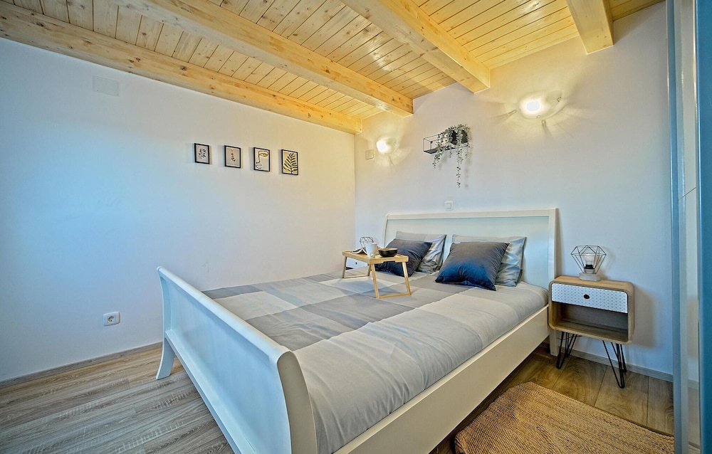 Awesome Home In Kraj Donji With Wifi - Jesenice