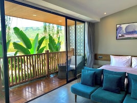 Suíte, sacada, vista para a montanha | Roupas de cama premium, frigobar, cofres nos quartos, cortinas blackout