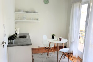 Apartamento, 1 quarto, sacada | Opções para refeição