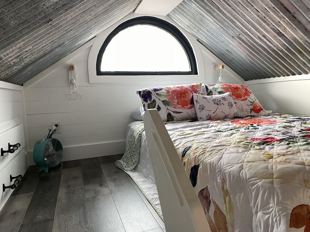 Fun & Magical Treehouse - Porter, OK