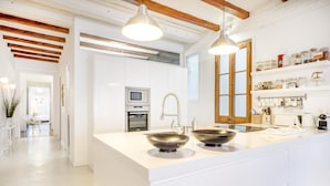 Apartamento, 2 quartos | Cozinha privada | Um forno, uma máquina de lavar louça, uma torradeira, liquidificador