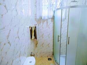 Quarto, vários quartos, acessível, fumadores | Casa de banho
