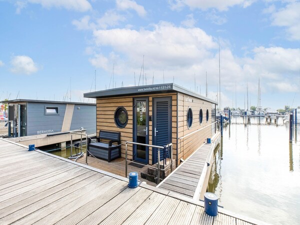 Houseboat In Volendam Marina - Volendam