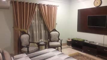 Quarto casal luxo | Wi-Fi de cortesia, roupa de cama