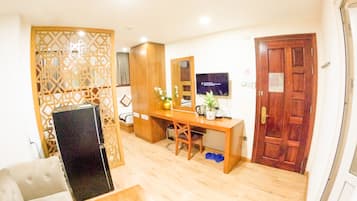 Quarto quádruplo design | Frigobar, individualmente mobiliados, escrivaninha