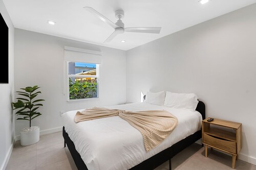 2 Bdrm Villa Just Steps From Ocean, Boardwalk And Margaritaville - Dania Beach, FL